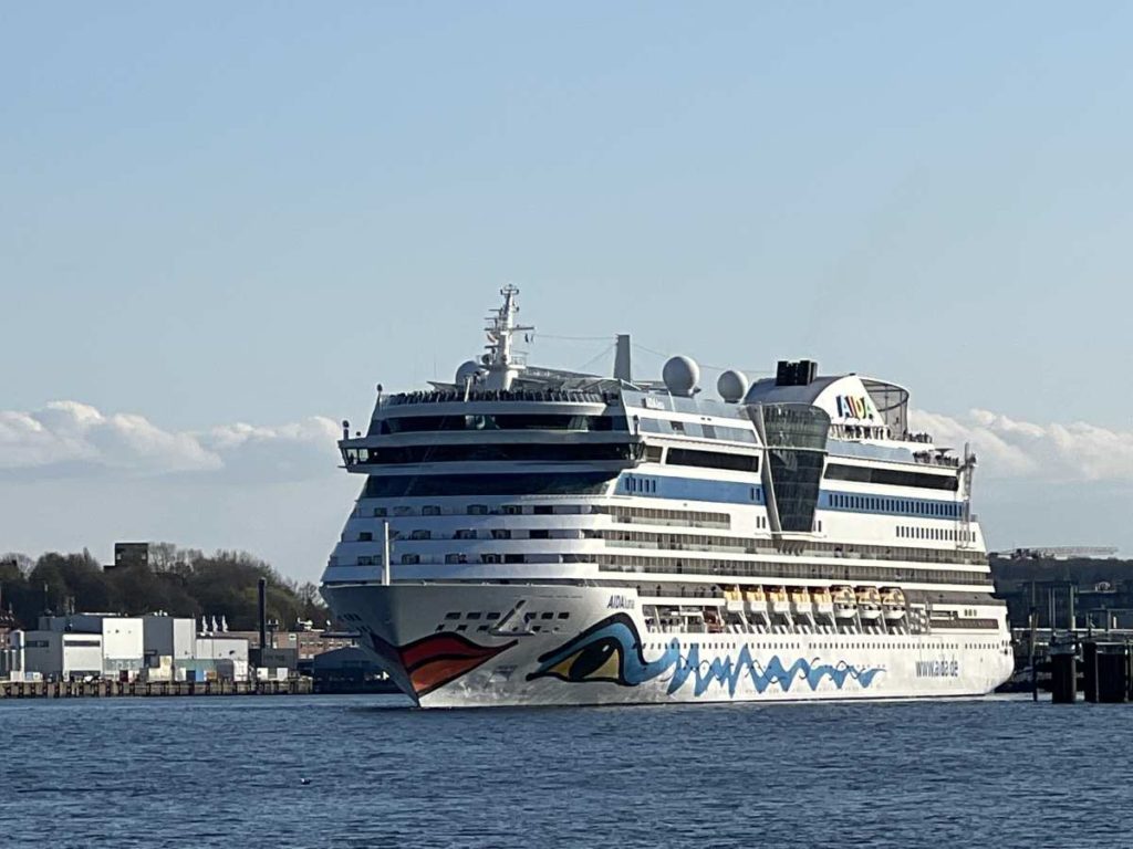 Cruise ship AIDAluna in Kiel on April 25, 2022 | ShipspottingMag.com
