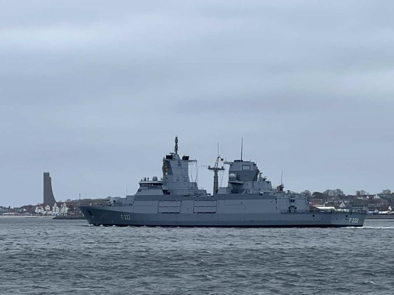 Fregatte F 222 Baden-Württemberg in der Kieler Förde | ShipspottingMag.com
