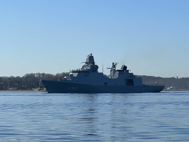 Fregatten der Standing NATO Maritime Group 1 in Marinestützpunkt Kiel ...