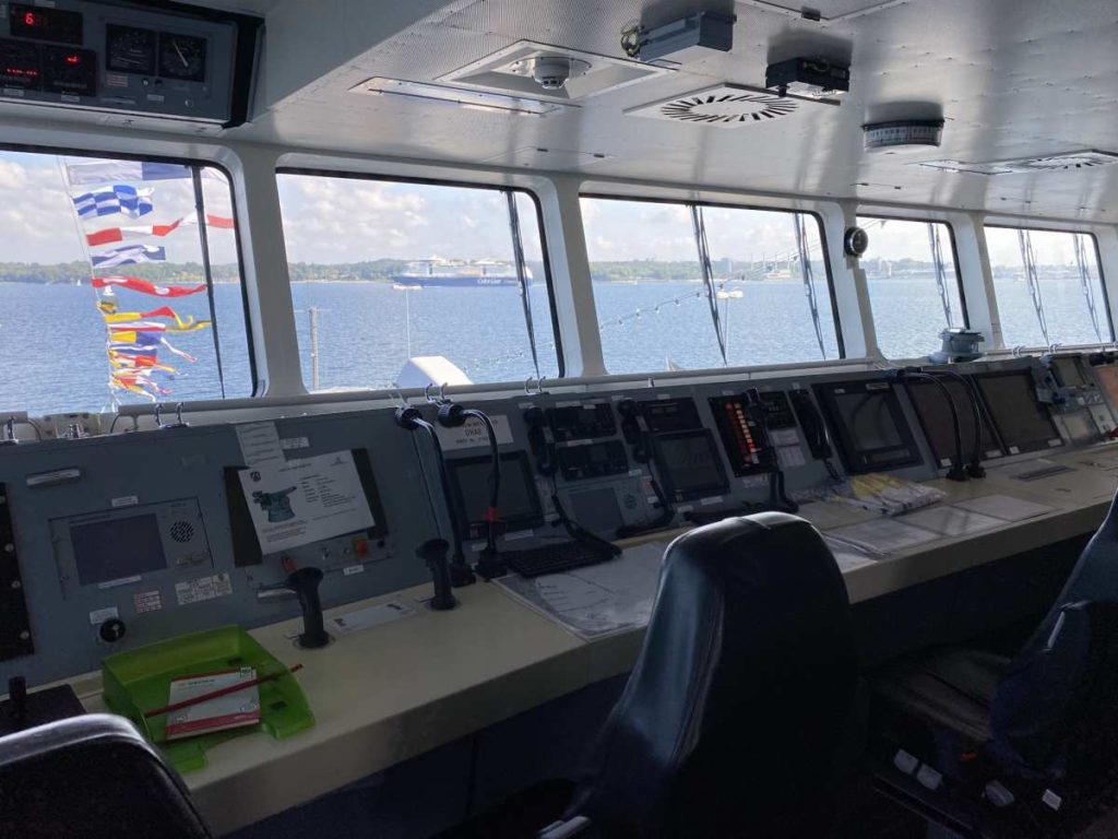 Brücke Fregatte Nordrhein-Westfalen (F 223) | ShipspottingMag.com