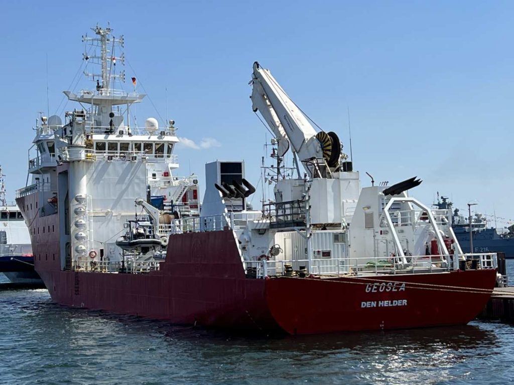 Geosea Offshore-Versorger im Marinestützpunkt Kiel | ShipspottingMag.com