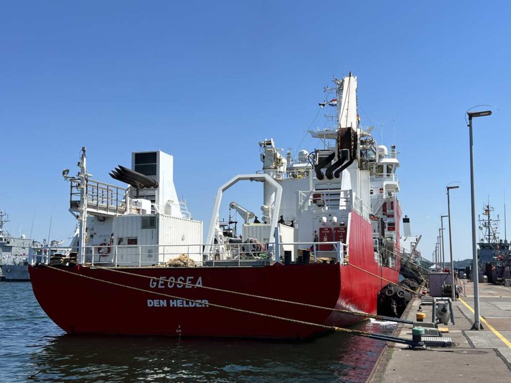 Geosea Offshore-Versorger im Marinestützpunkt Kiel | ShipspottingMag.com