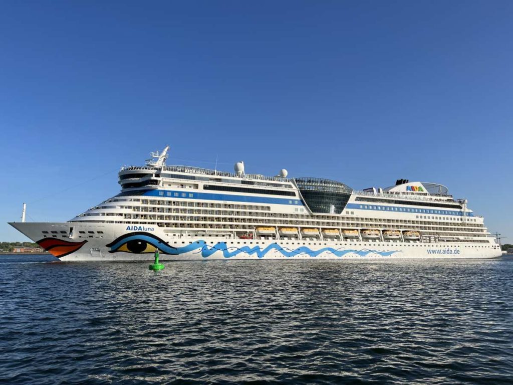 Cruise ship AIDAluna leaves the port of Kiel towards the Baltic Sea on ...