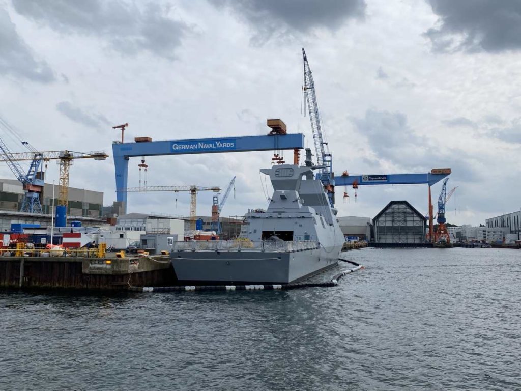 Israeli corvette in the TKMS shipyard in Kiel | ShipspottingMag.com