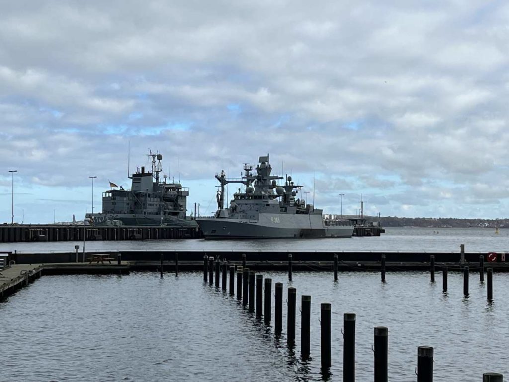 Corvette Köln F 265 at the naval base in Kiel | ShipspottingMag.com
