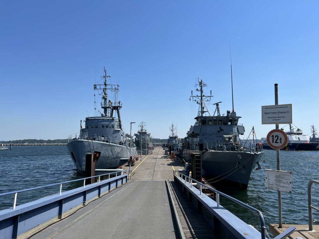 Naval vessels Naval Base Kiel Scharnhorstbrücke | ShipspottingMag.com