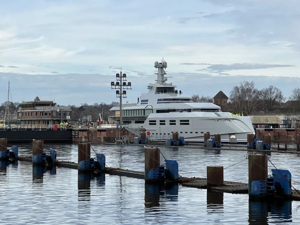 Megayacht Project 1601 lock Kiel Canal | ShipspottingMag.com