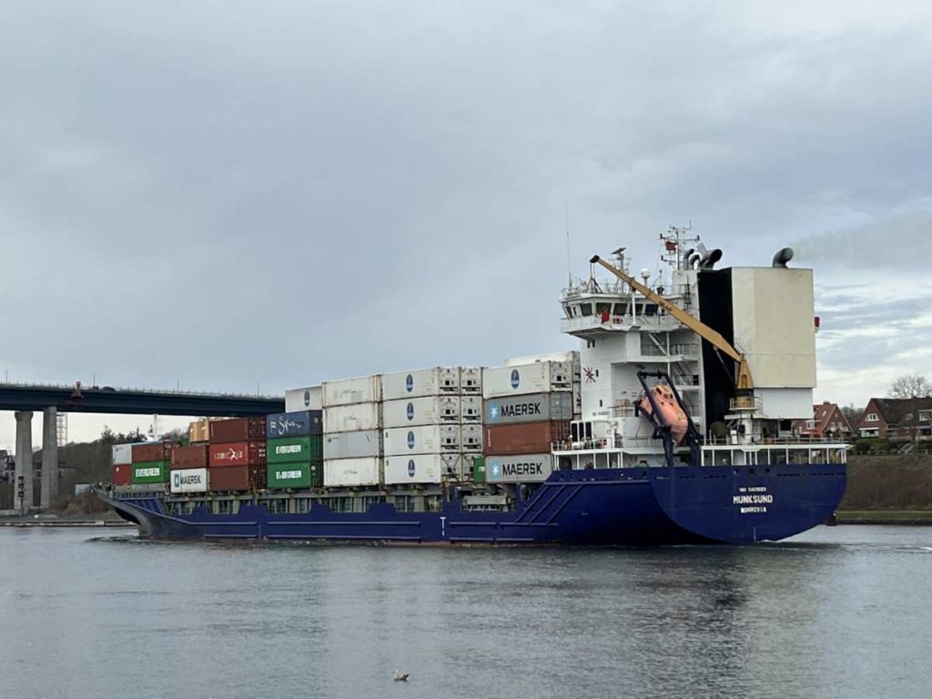 Munksund cargo ship in the Kiel Canal | ShipspottingMag.com