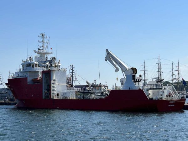 Geosea offshore supply at the naval base in Kiel | ShipspottingMag.com
