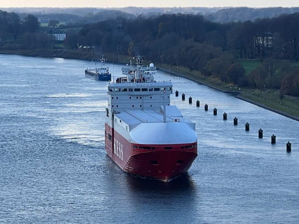 EMS Highway im Nord-Ostsee-Kanal | ShipspottingMag.com