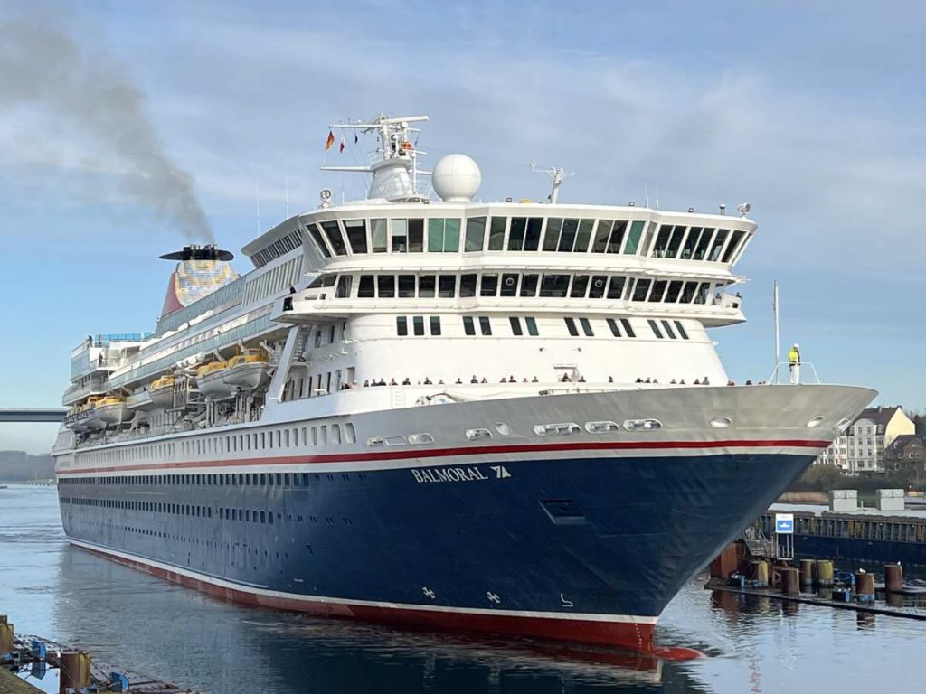 Balmoral cruise ship arrival in Kiel April 14, 2023 | ShipspottingMag.com