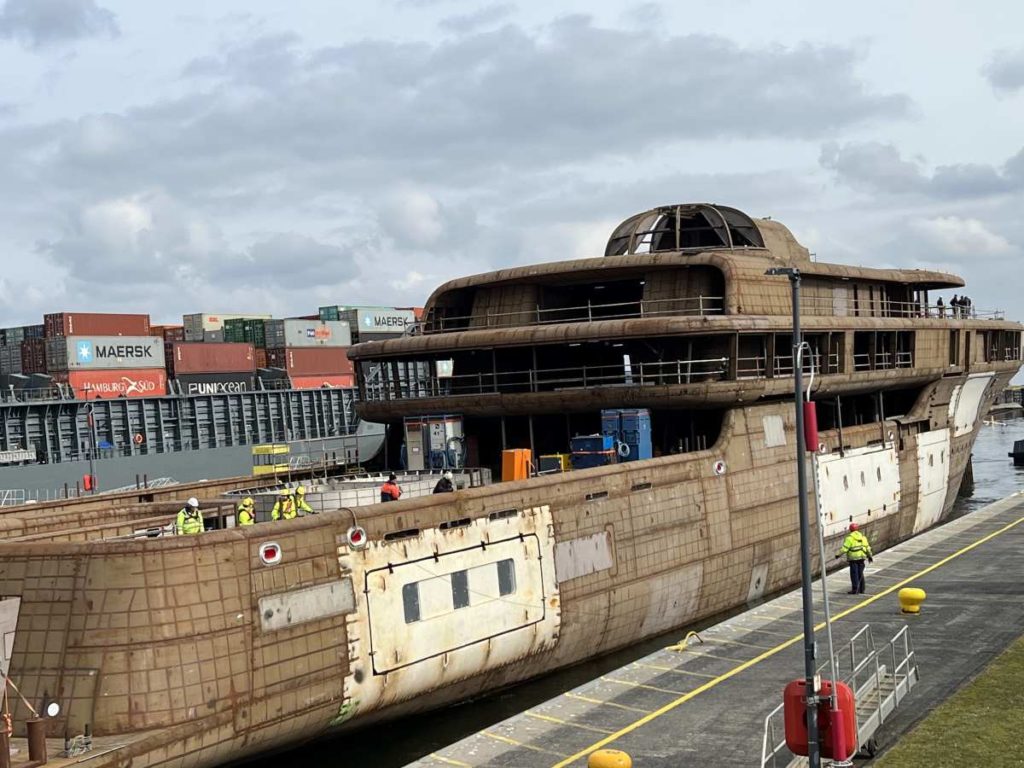 project-cosmos-superyacht-nord-ostsee-kanal-schleuse | ShipspottingMag.com