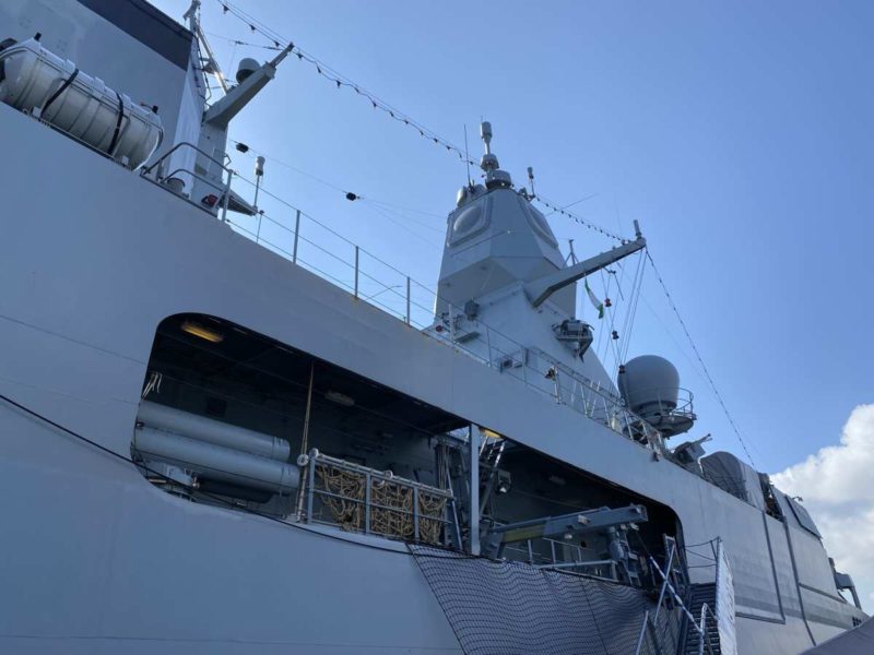 Fregatte F 220 Hamburg im Kieler Marinestützpunkt | ShipspottingMag.com