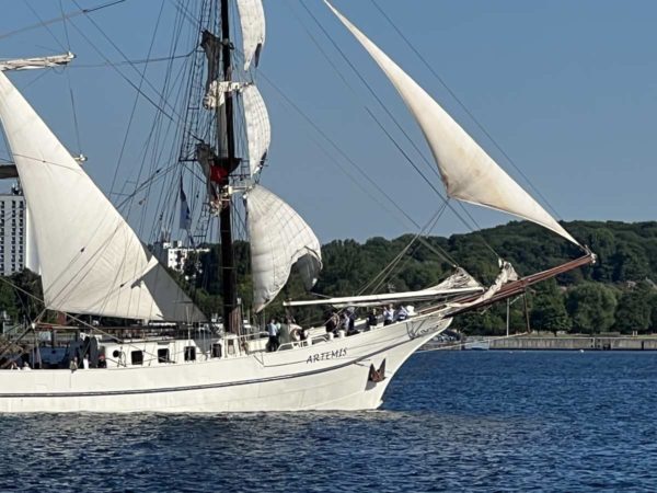segelschiff-artemis-in-kiel-kieler-foerde | ShipspottingMag.com