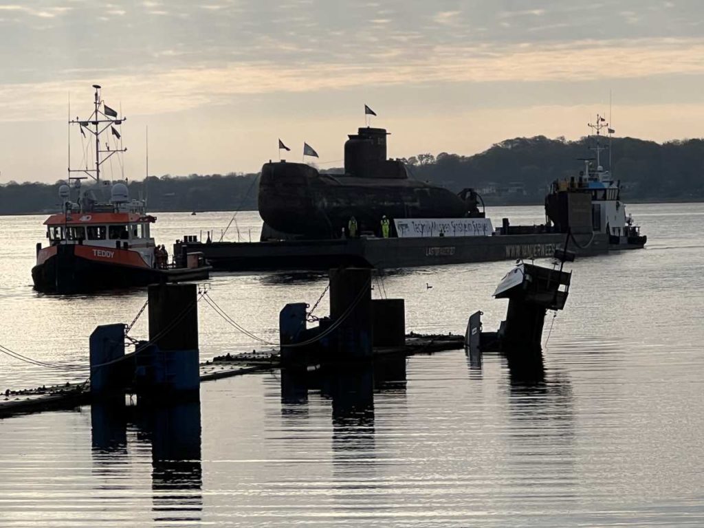 U-Boot U 17 in Kiel Transport durch den Nord-Ostsee-Kanal 29.4.2023 ...