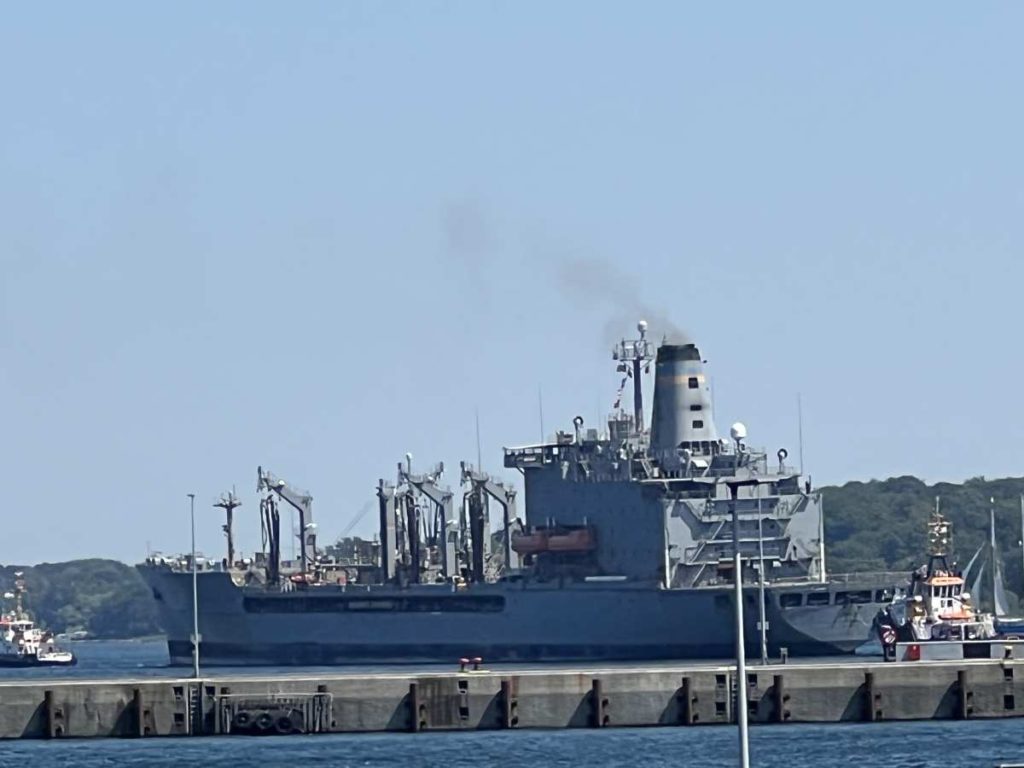 USNS Patuxent T-AO-201 replenishment oiler | ShipspottingMag.com